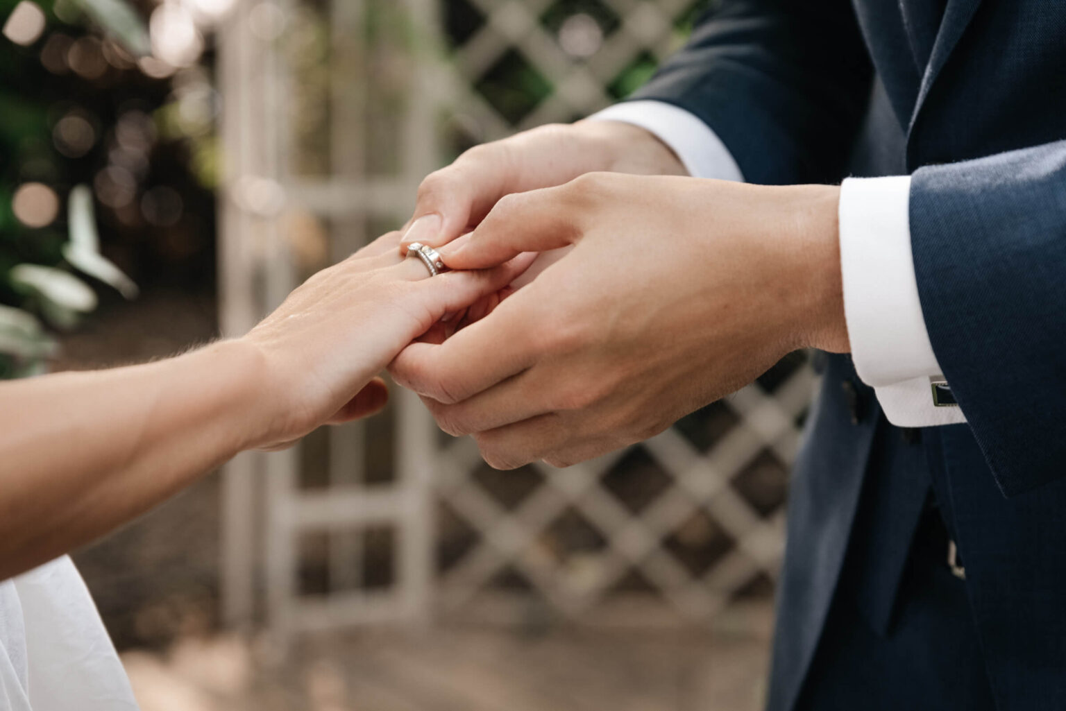 The tradition to exchange wedding rings - Hochzeitsfotografin Wien ...